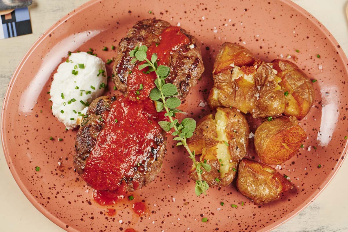 ΚΡΑΝΑΗ MEAT BAR | ΑΠΟ ΤΟΝ ΜΥΘΟ ΤΟΥ ΧΘΕΣ ΣΤΗΝ ΥΨΗΛΗ ΓΑΣΤΡΟΝΟΜΙΑ ΤΟΥ ...