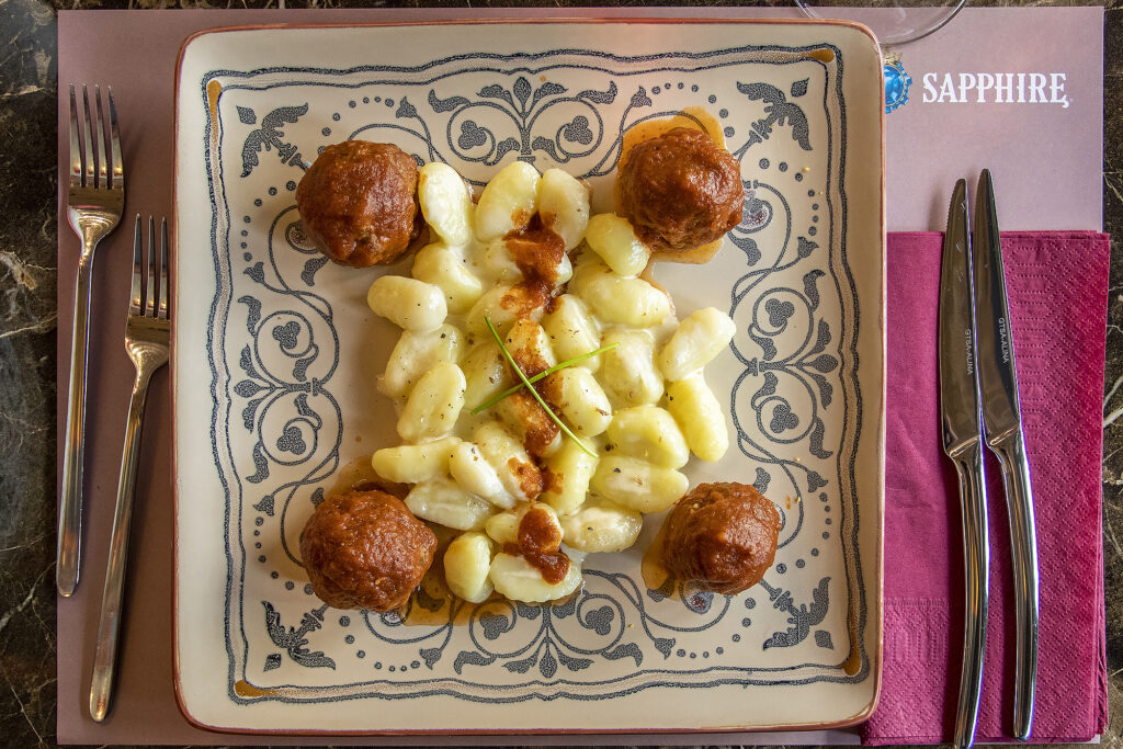 ΔΕΙΠΝΗΣΤΕ ΜΑΖΙ ΜΕ ΤΟΝ ΑΡΙΣΤΟΤΕΛΗ ΩΝΑΣΗ... ΣΤΟ ΝΕΟ ARISTOTLE! Highly ...