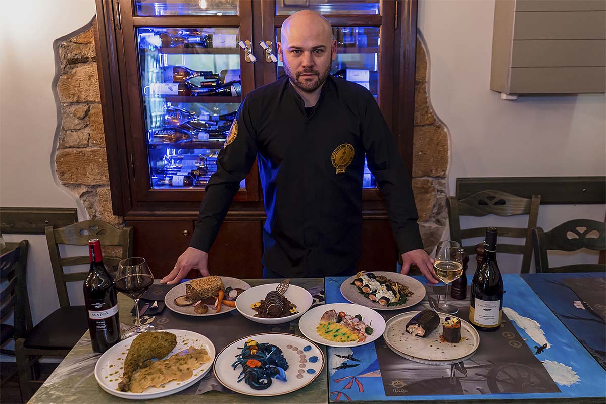 ΝΙΚΟΛΑΟΣ ΚΟΥΤΣΟΥΔΑΚΗΣ | ΕΝΑΣ CHEF ΜΕ ΟΡΑΜΑ ΚΕΡΔΙΖΕΙ ΤΙΣ ΕΝΤΥΠΩΣΕΙΣ ΣΤΟ ...